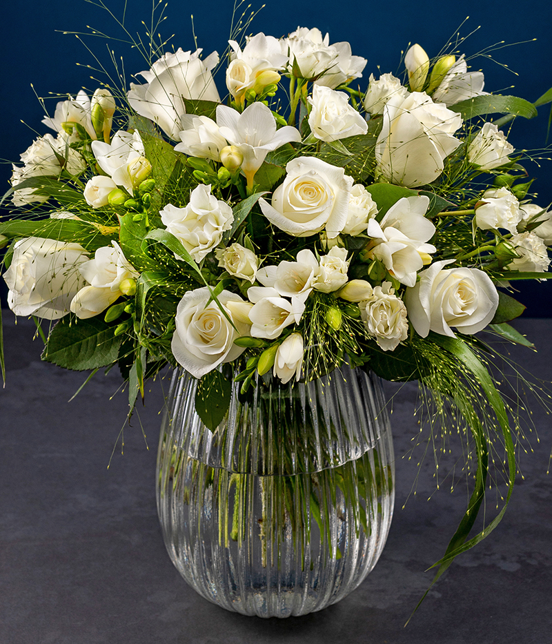 Classic White Roses | Eflorist